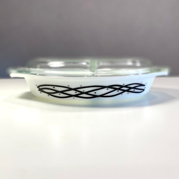 Pyrex | Kitchen | Vintage Pyrex Barbed Wire Cinderella Divided Oval Casserole 12 Quart Dish ...